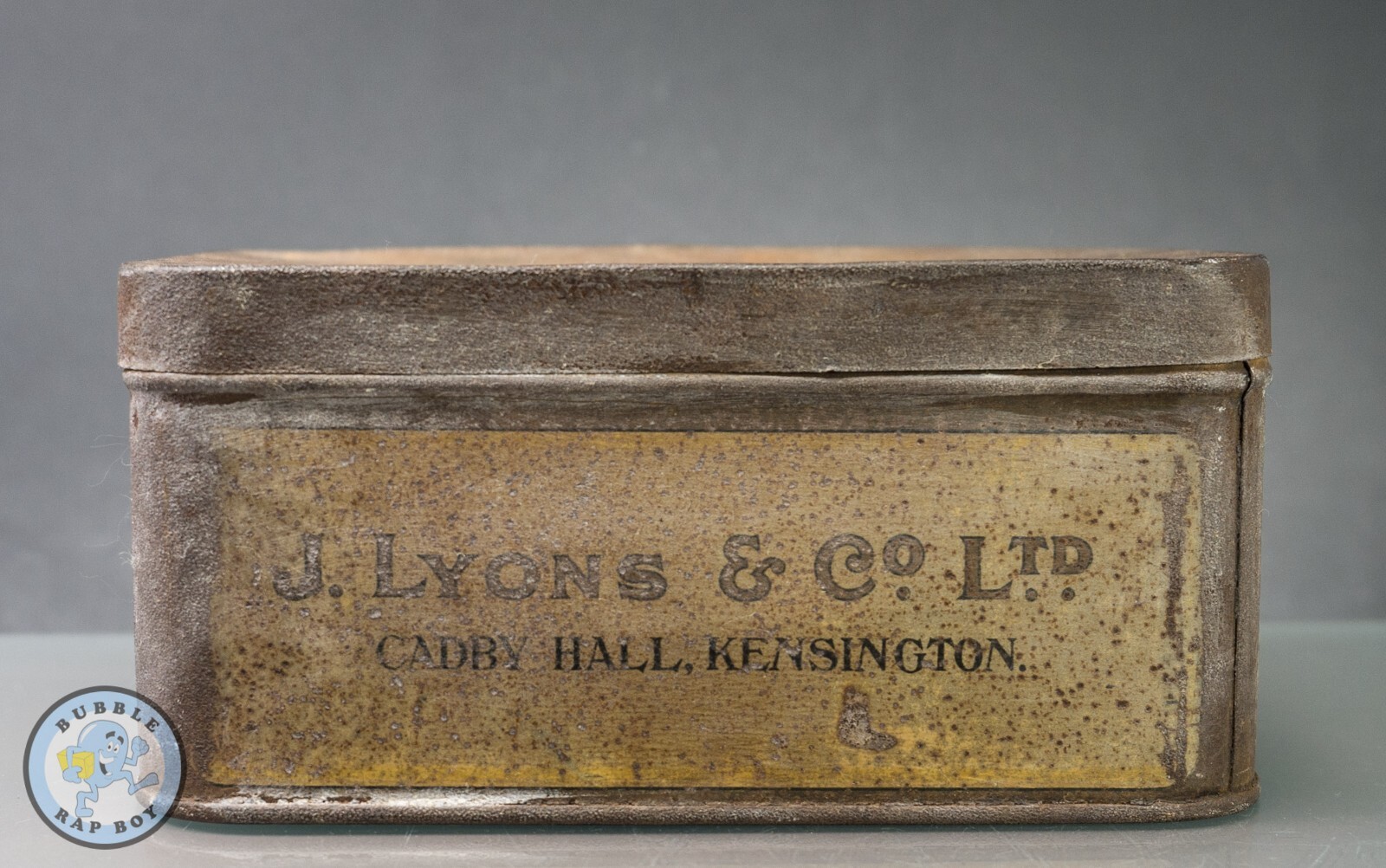 VINTAGE DISTRESSED CAKE TIN J.LYONS & Co Ltd CADBY HALL KENSINGTON ...