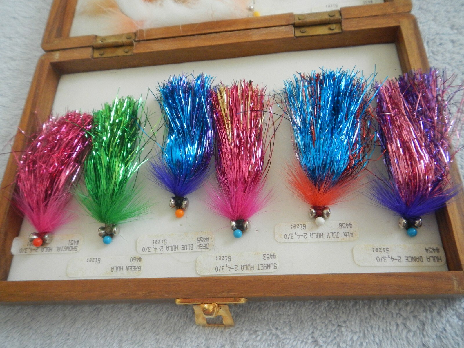 ASSORTED JACKSON CARDINAL HULA & LEACH FLIES - WOODEN DISPLAY BOX - FLY ...