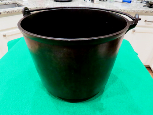 RARE L 7 Cast Iron 3 Legged Bean Pot Kettle, 10” Diameter GATE MARK ...