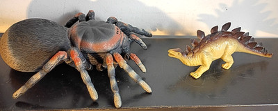 Giant Tarantula, Animal Planet and Greenbrier Stegosaurus Dinosaur | eBay