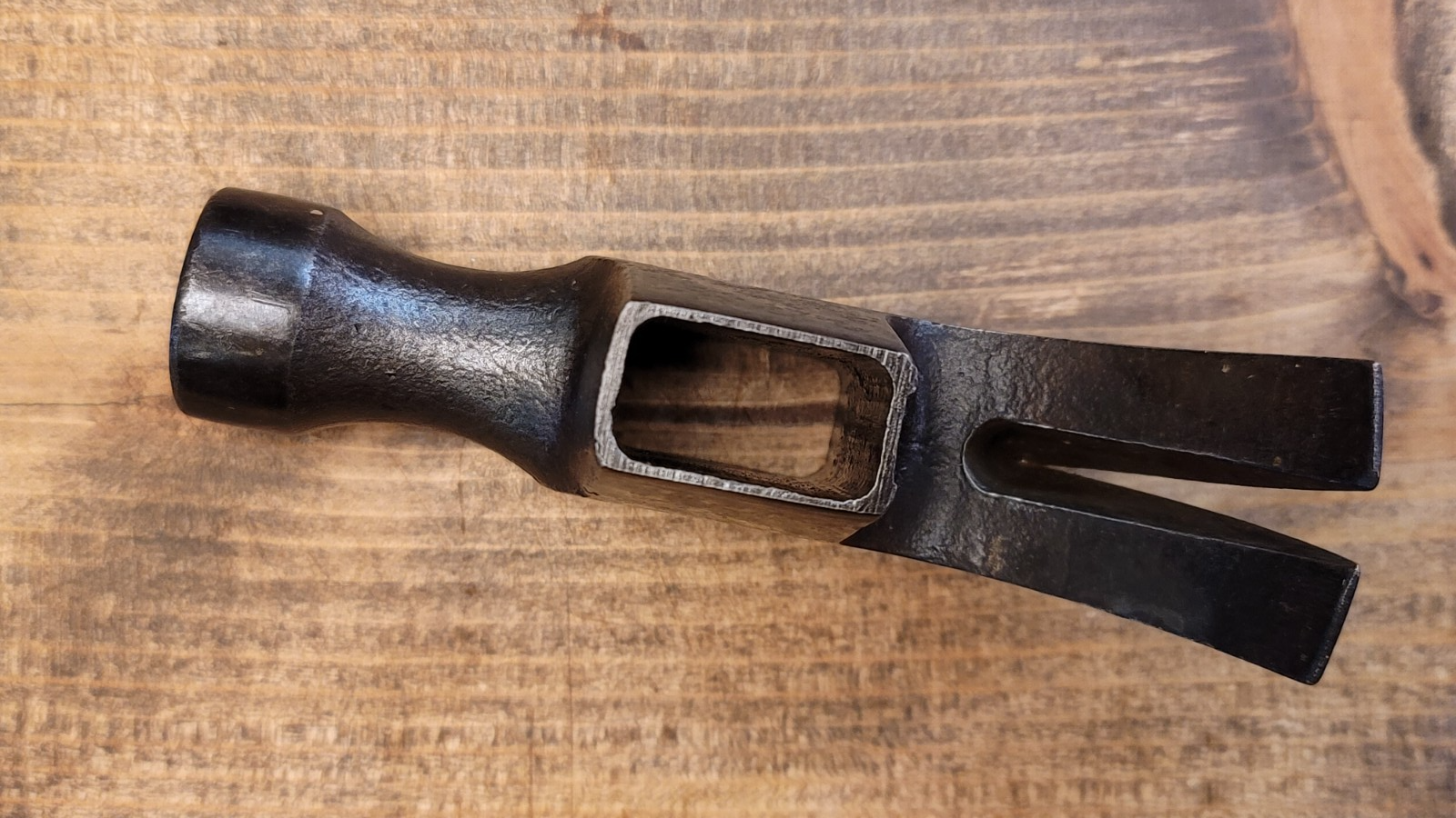 Vintage Stanley Curved Claw Hammer w/ Nail Holding Slot Round Neck ...