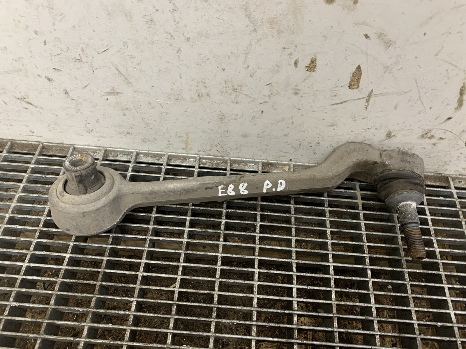 2008 BMW 1 Cabrio E88 120d Front Right Straight Control Arm 2.00 Diesel ...