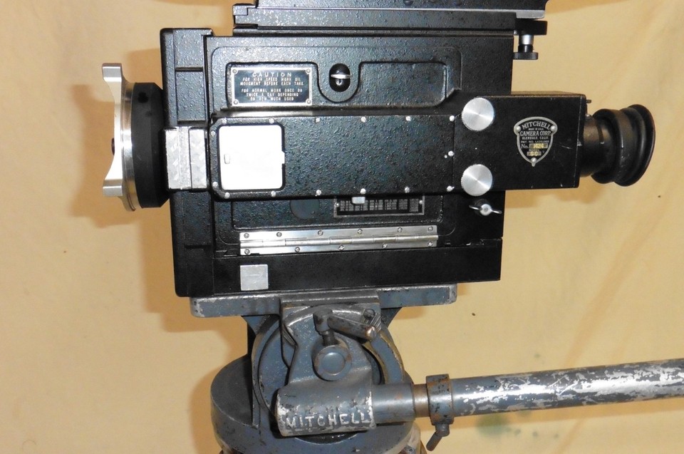 35MM G.C. MITCHELL CAMERA W/ HEAD- TRIPOD 1000' MAG ARRI GOOD RUNNING ...