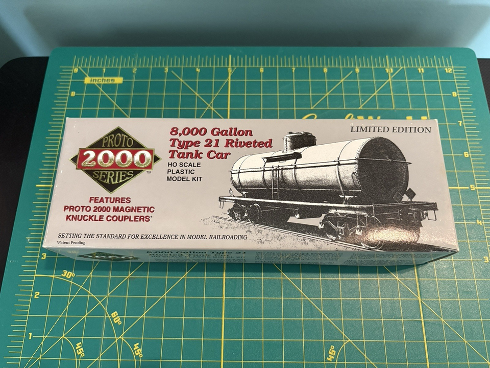 PROTO 2000 Dow 8000 Gallon Type 21 Tank Car #21765 kit | eBay