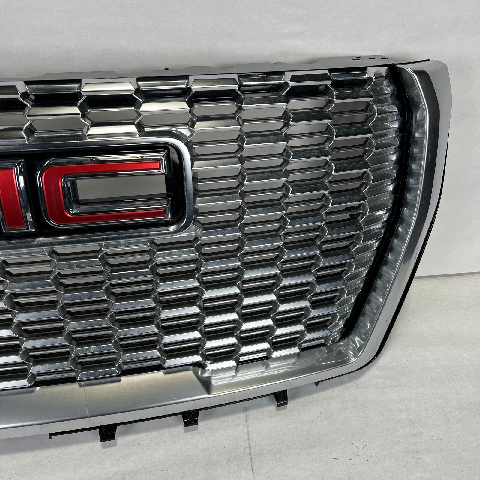OEM 2021 2022 GMC Yukon Denali Front Grille Galvanized Silver w/ Emblem ...