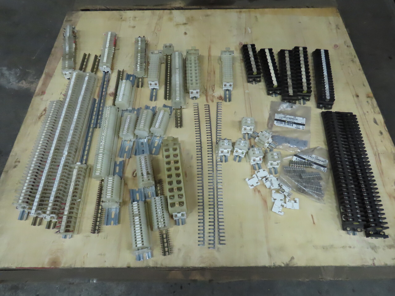 Square D Terminal Strip Block Rail 9080 GM6 GD6 GP6 GC6 GRC KCA1 C19 ...