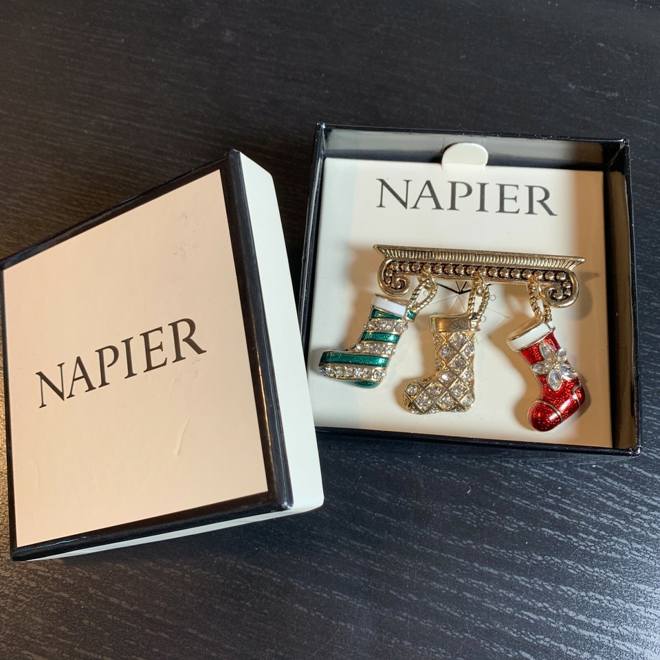 Napier 3 Xmas Stockings Hanging from Mantle Brooch Pin Gold Tone with ...