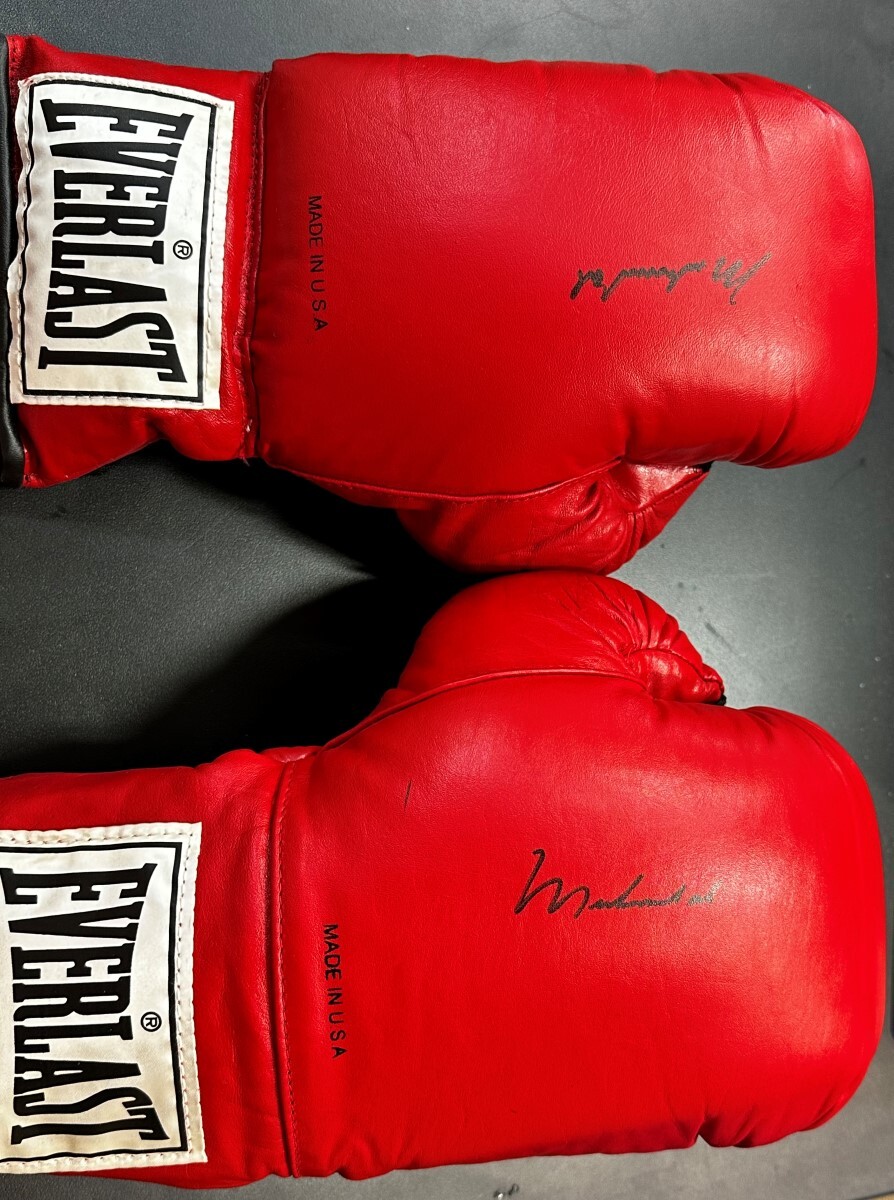 AUTHENTICATED MUHAMMID ALI SIGNED BOXING GLOVES WITH AUTHENTIC letter ...