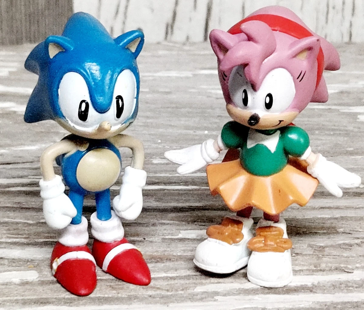 Classic Amy Rose And Classic Sonic