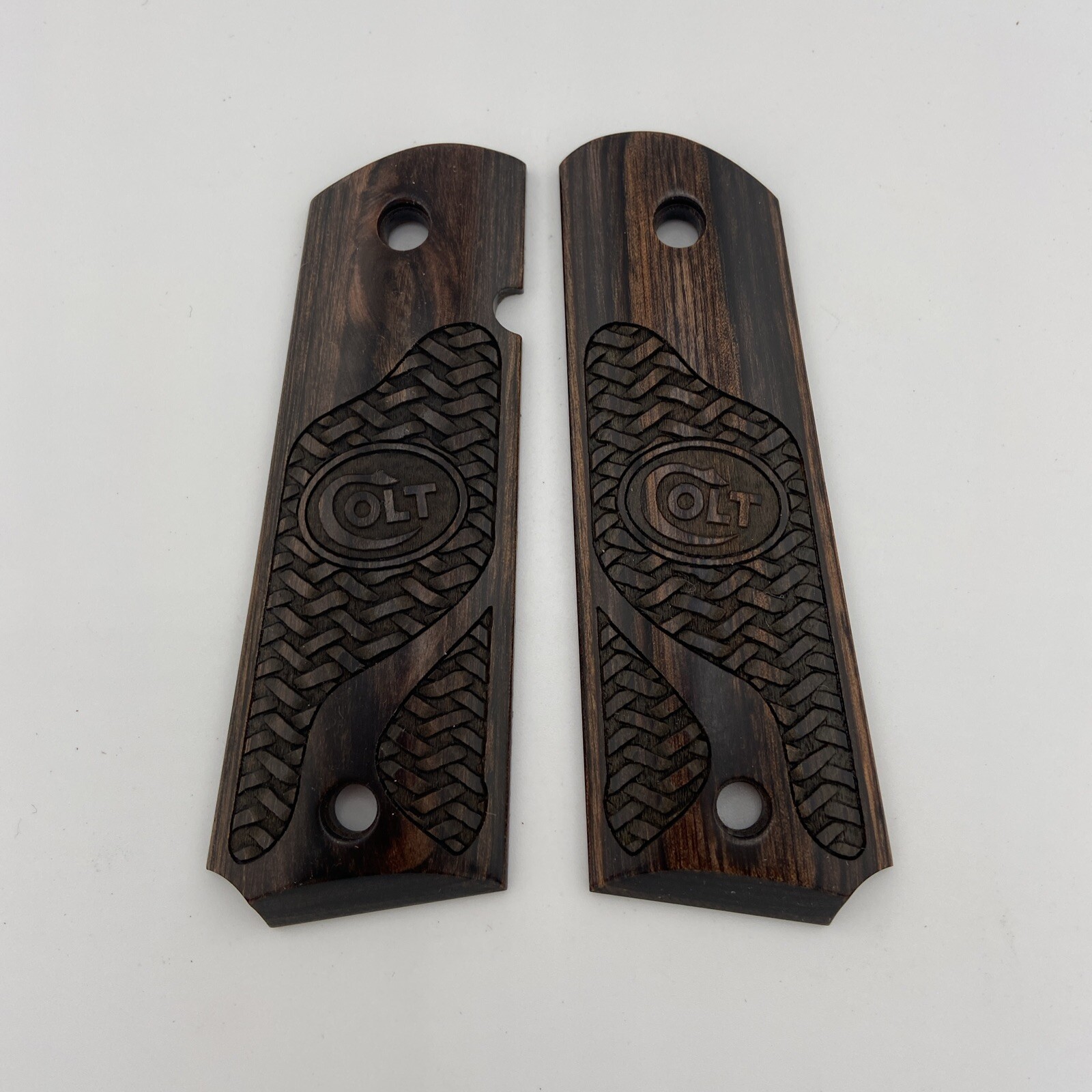 Altamont Wood Grips - 1911 Govt Super Walnut Basketweave with Logo LIC ...