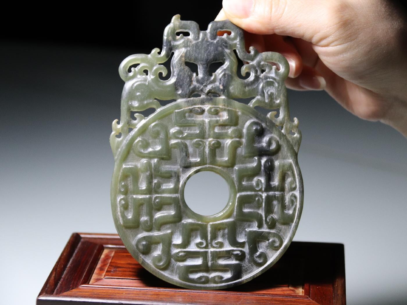 China Hongshan Cultue Old Qing HeTian Jade Stone beast Dragon YuBi Yu ...