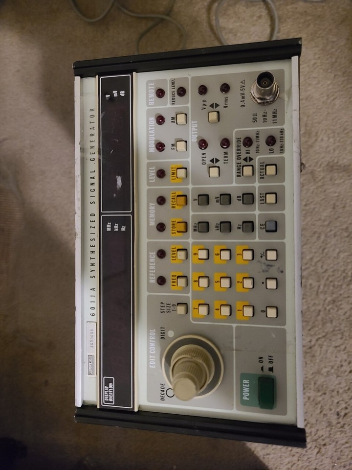 FLUKE 6011A Synthesized Signal Generator | eBay
