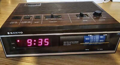 Vintage Sanyo RM 5200 FM/AM Clock Radio Works | eBay
