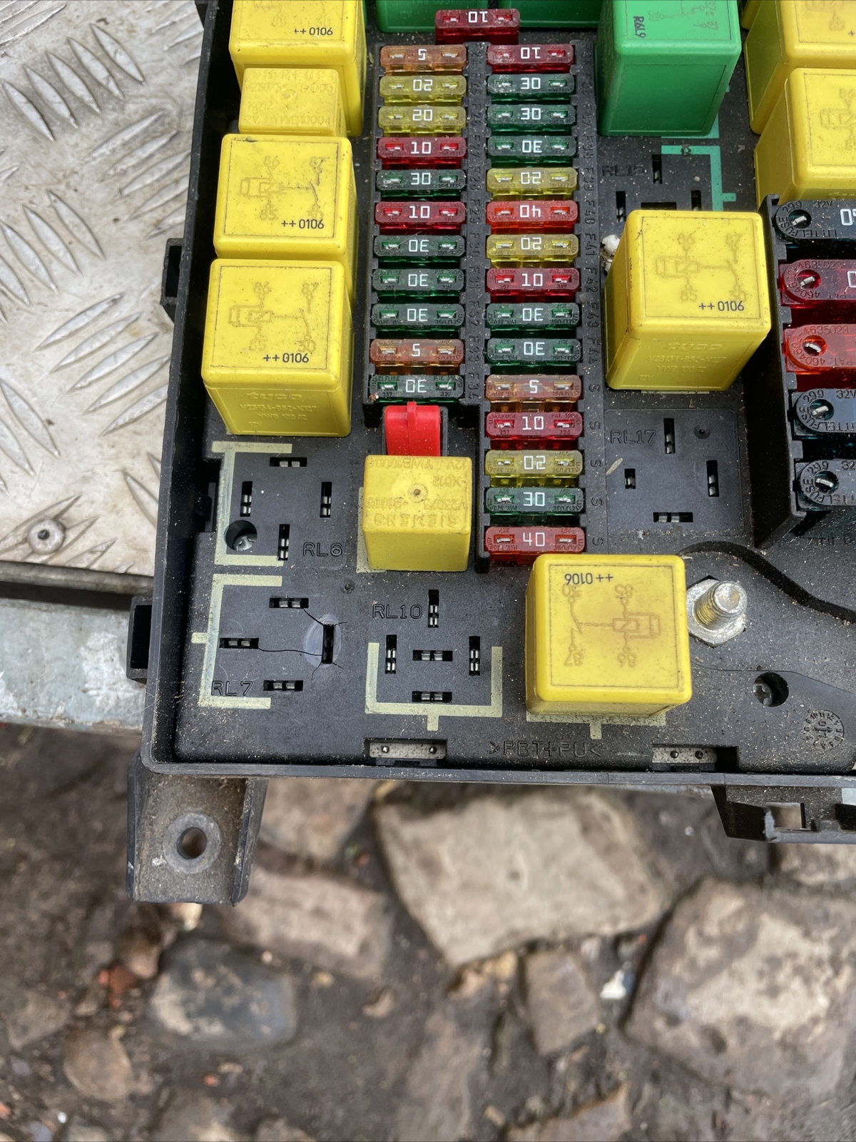 RANGE ROVER P38 Thor 4.0 4.6 V8 Fuse Box YQE103410 Good | eBay