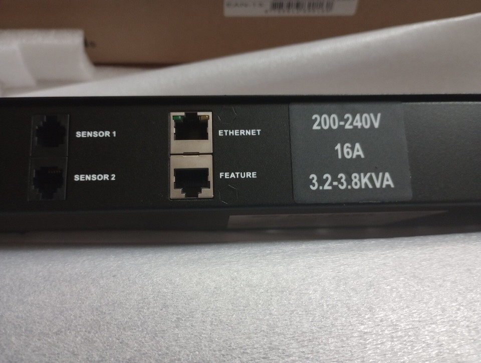 Raritan PX2-1180R Rackmount Monitored 8-Outlet Power Distribution Unit ...