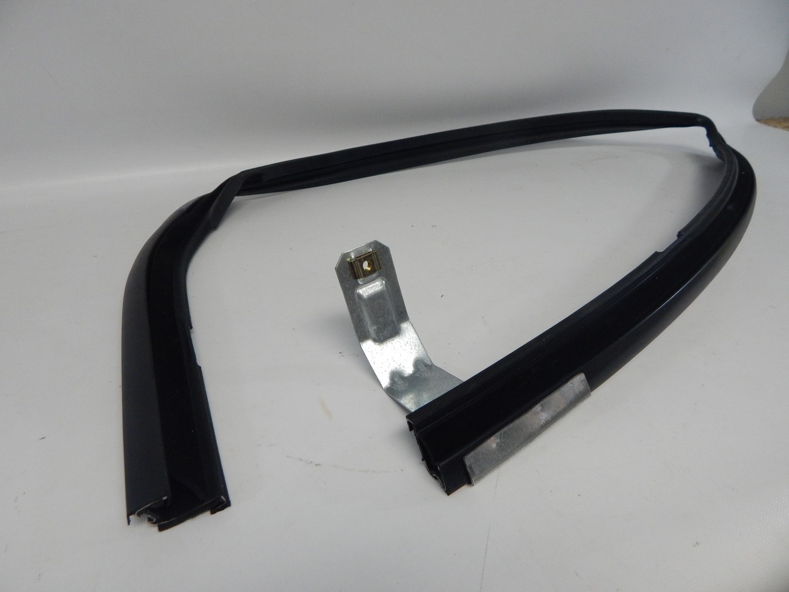 New OEM 1996-2005 Ford Window Glass Rear Door Run Channel Right Hand ...