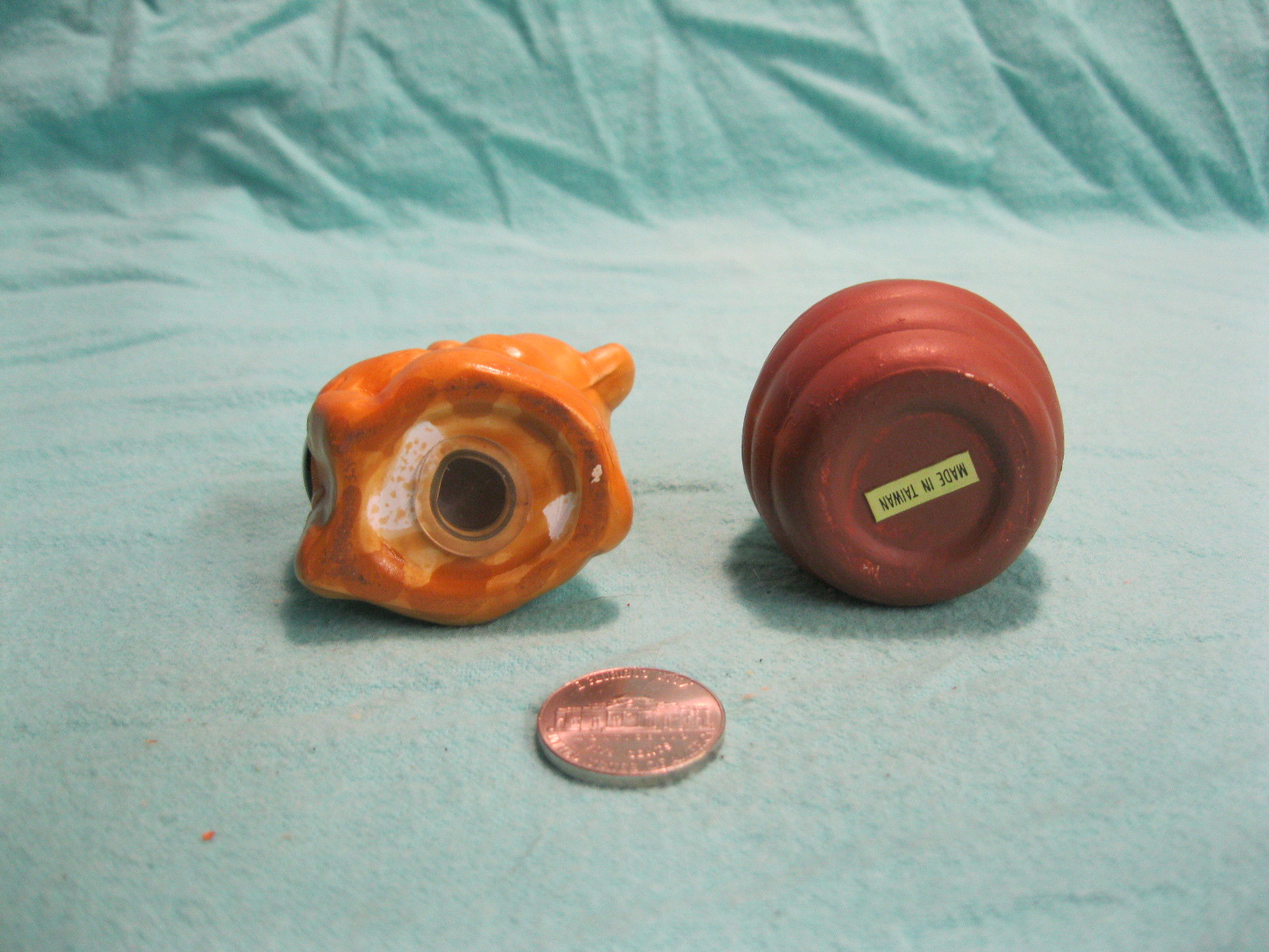 Cute Happy Brown Bear Sitting on Beehive Salt Well Pepper Shaker ...