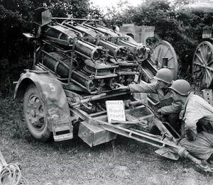 WWII B&W Photo US Soldiers with Captured German Nebelwerfer WW2 ...
