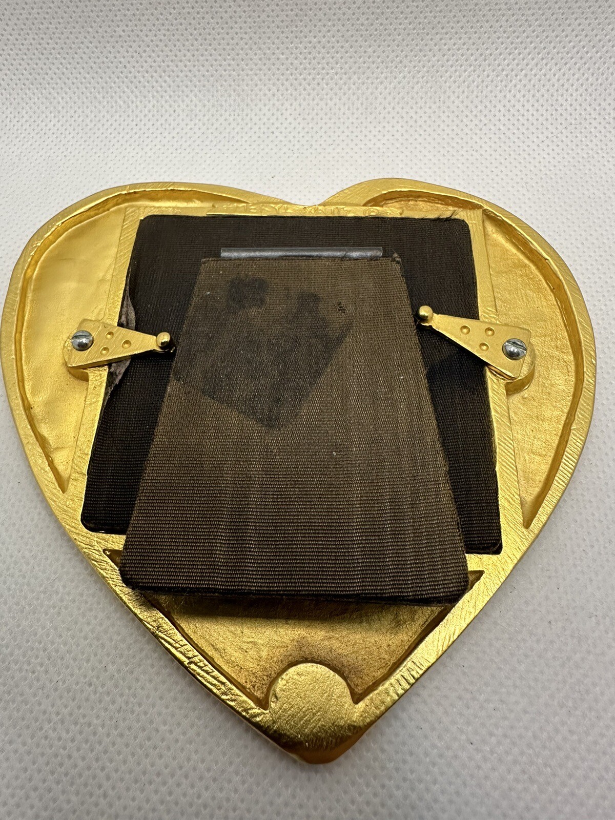 Meryl Waitz Heart-Shaped Frame Matte Gold You’re My Thrill Chills ...