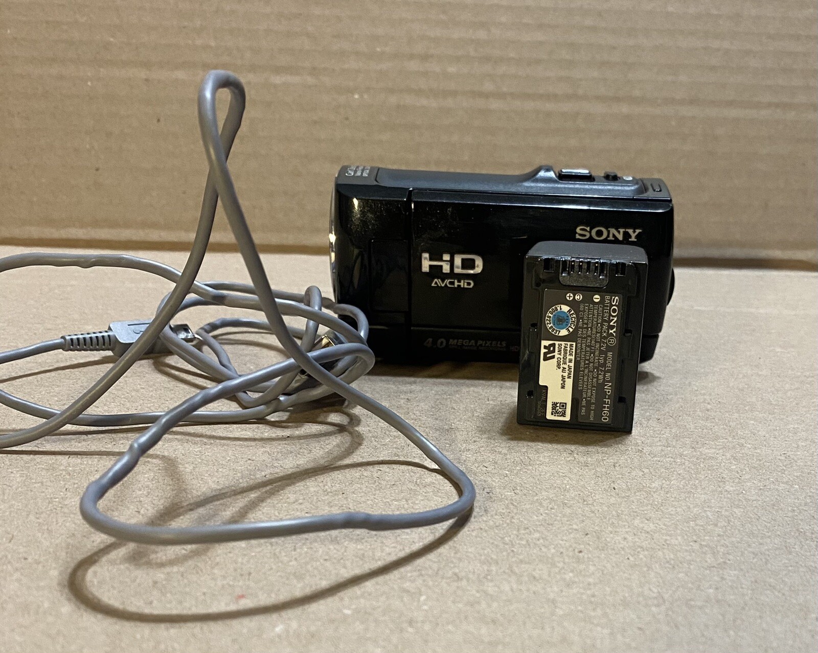 Sony HDR-CX100 High Definition Camcorder. With Battery And Carry Case ...