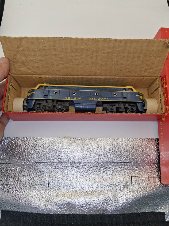TRI-ANG R159 TRANSCONTINENTAL DOUBLE ENDED DIESEL LOCOMOTIVE . BOXED F ...