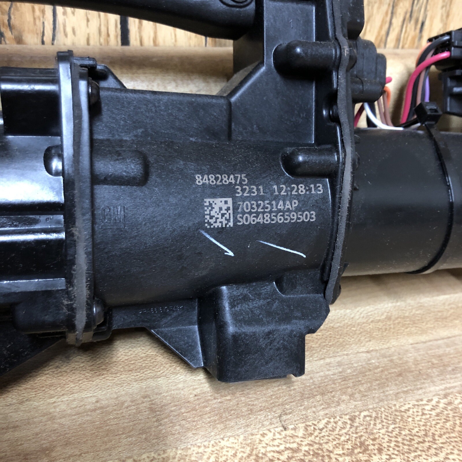 84828475 GM Pickup Box Tailgate Power Assist Actuator | Genuine OEM ...