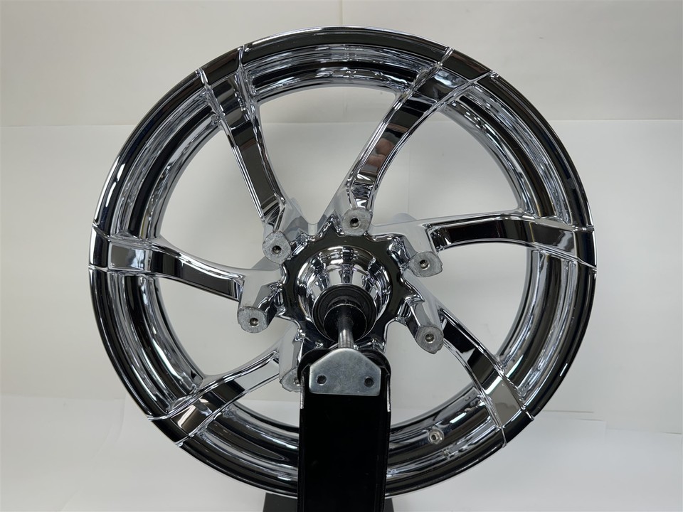 Harley-Davidson 2011 Road Glide CVO Wheels Agitator Chrome F 18x3.5 R ...