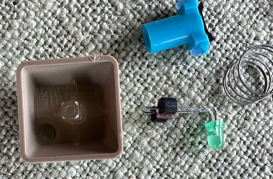 AMIGA 500 Keycaps For Mitsumi Keyboard, 1 X Key, Stamp, Spring | eBay