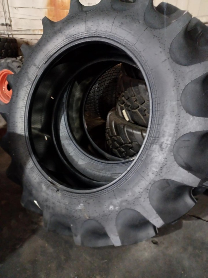 520/85R46 TIRE NEW COSMETIC BLEM R-2 RICE & CANE 5208546 520 85 46 ...