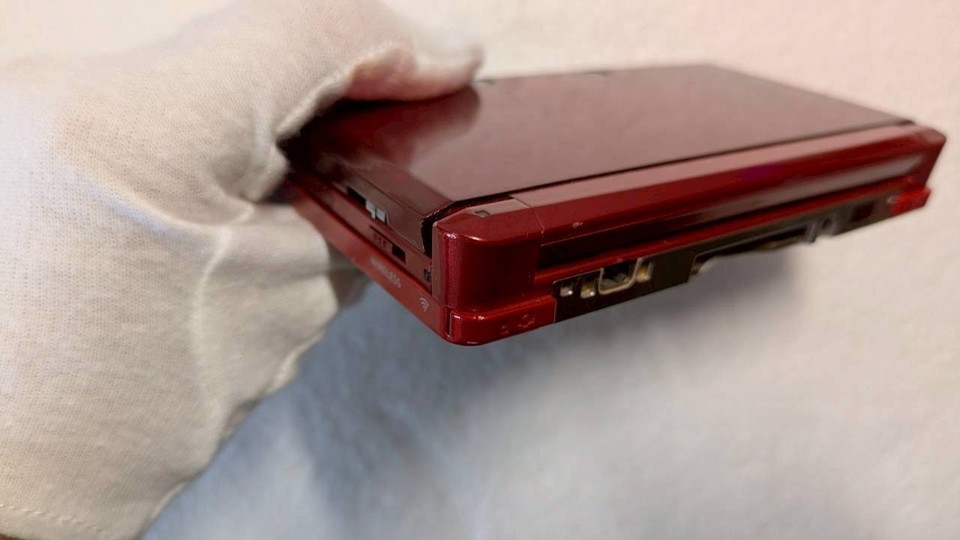 Excellent Nintendo 3DS Red Console Beautiful Screens 4GB SD Stylus ...