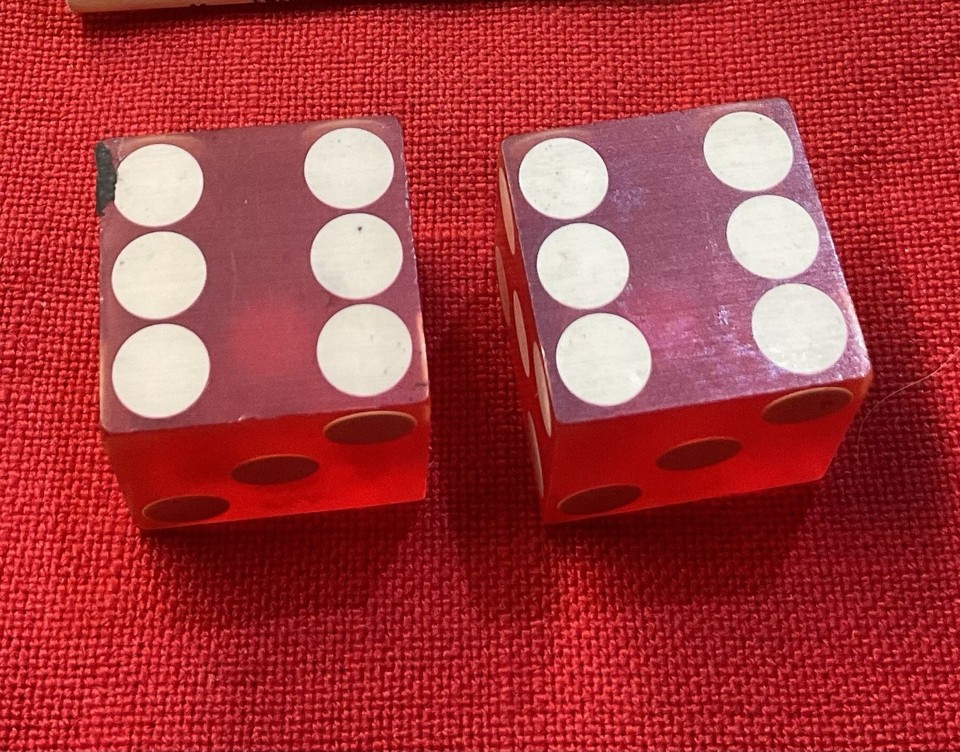 VINTAGE MGM GRAND HOTEL CASINO DICE WITH GREEN MGM GRAND HOTEL LOGO ...