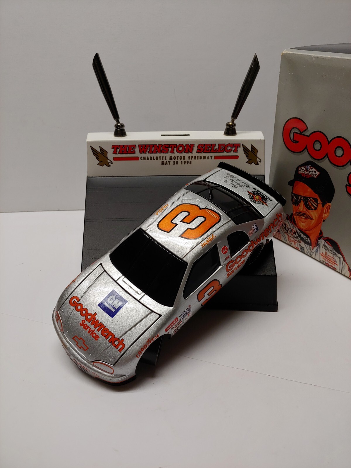 Dale Earnhardt Desk Set w Diecast Car 1:24 Action Racing Coin Bank ...