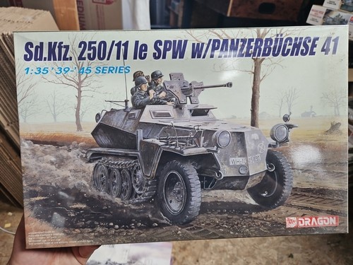 1/35 Kit Dragon '39-'45 Series No. 6132 Sd.Kfz. 250/11 le SPW w ...