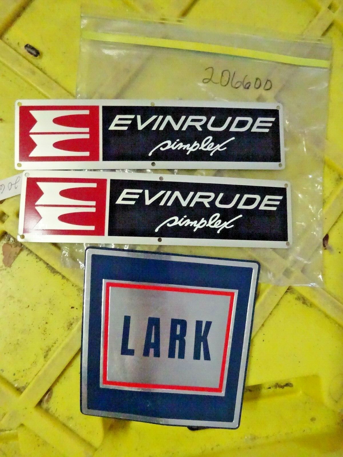 VINTAGE OMC 206600 EMBLEM EVINRUDE PIMPLEX LARK | eBay