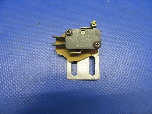 Cessna Cardinal 177RG Flap Limit Switch w/ Bracket P/N S1906-2 (0621 ...