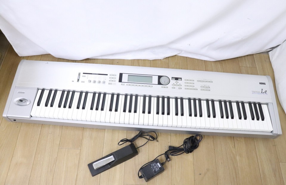 Korg Triton Le 61 key MUSIC WORKSTATION KEYBOARD Japan power supply JP ...