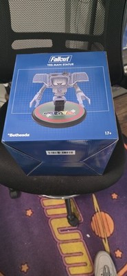 Securitron Bethesda The Tops Fallout New Vegas Yes Man Statue Unopened ...