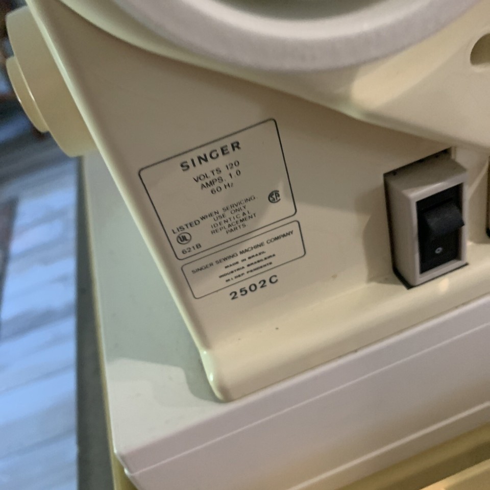 SINGER Sewing Machine - Model 2502C w/ Foot Pedal & Case Tested ...