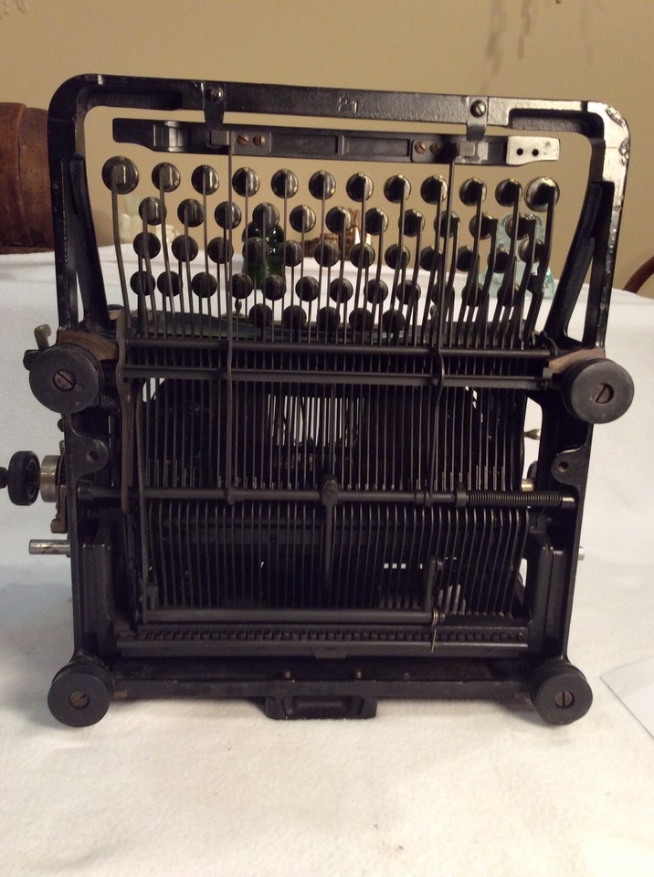 Vintage 1934 Underwood #11 Typewriter In Very Good Condition Serial ...