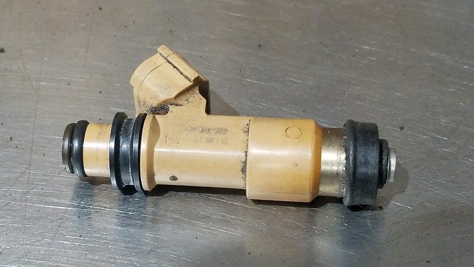 2007 Subaru Forester 2.5L fuel injector and seals non turbo Denso oem ...