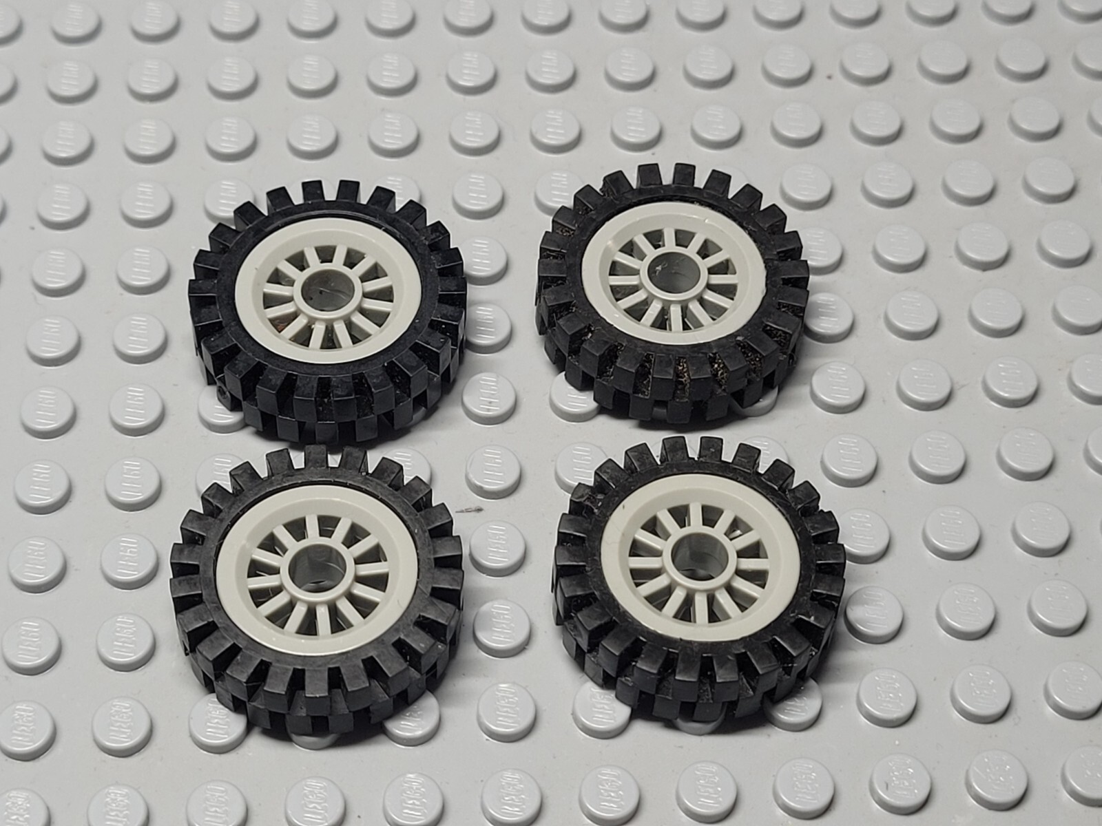 Lego Wheels and Tyres 56092/11208/41896/60208 Various colours/sizes ...