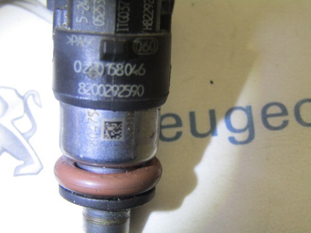 INJECTEUR Renault Twingo II (CN) 2011 7701061008 / 8200292590 ...