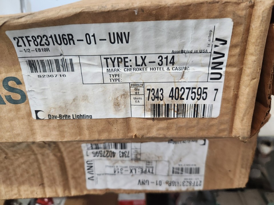 *NOS* Genlyte Thomas Day-Brite 2TF8231U6R-01-UNV Lighting (#29) | eBay