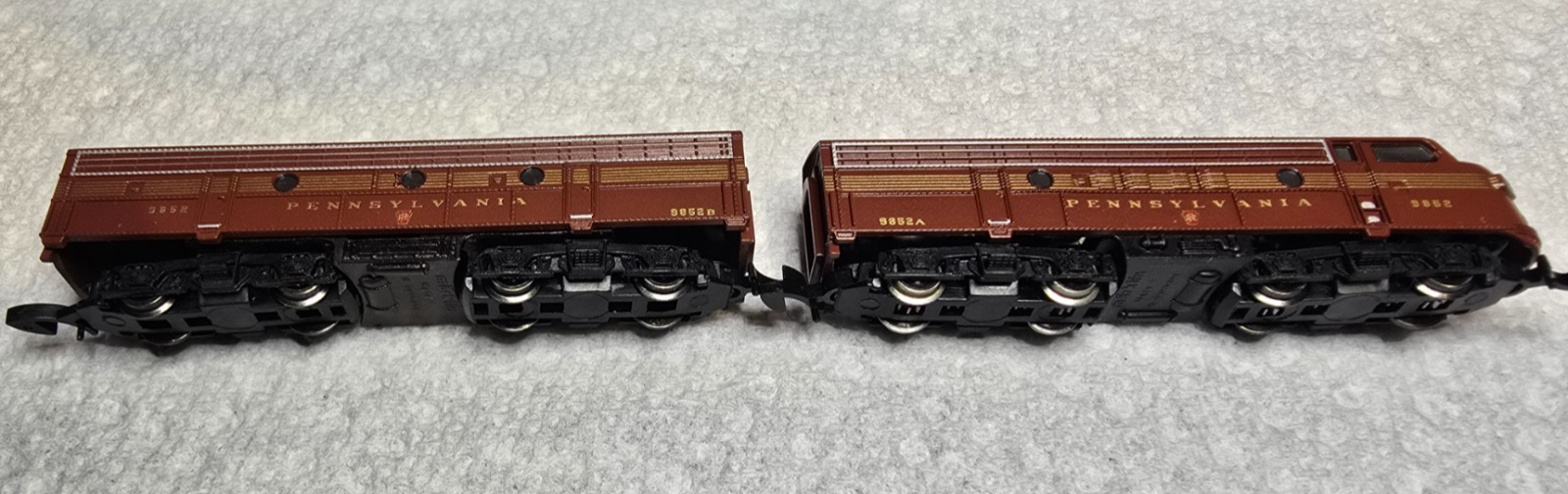 Marklin Z # 88605 F7 A/B/B/A Diesel Loco Pennsylvania & 82591 Car Set ...