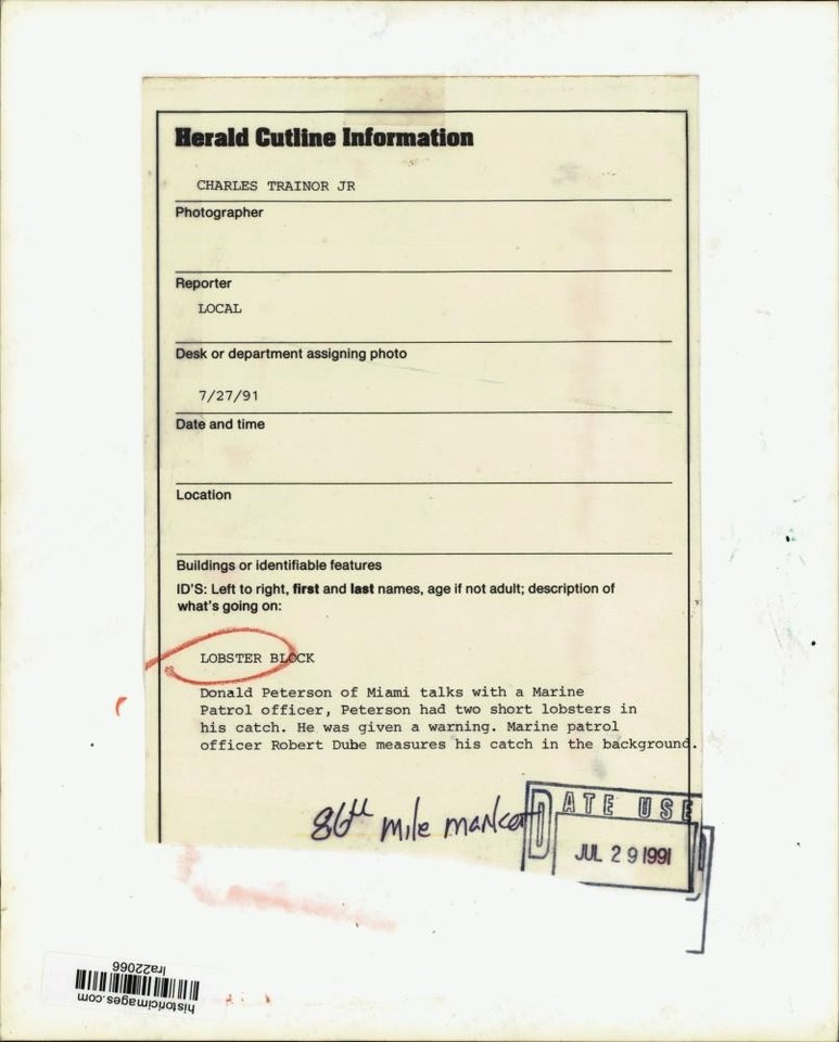 1991 Press Photo Marine officer Robert Dube inspects Donald Peterson's ...