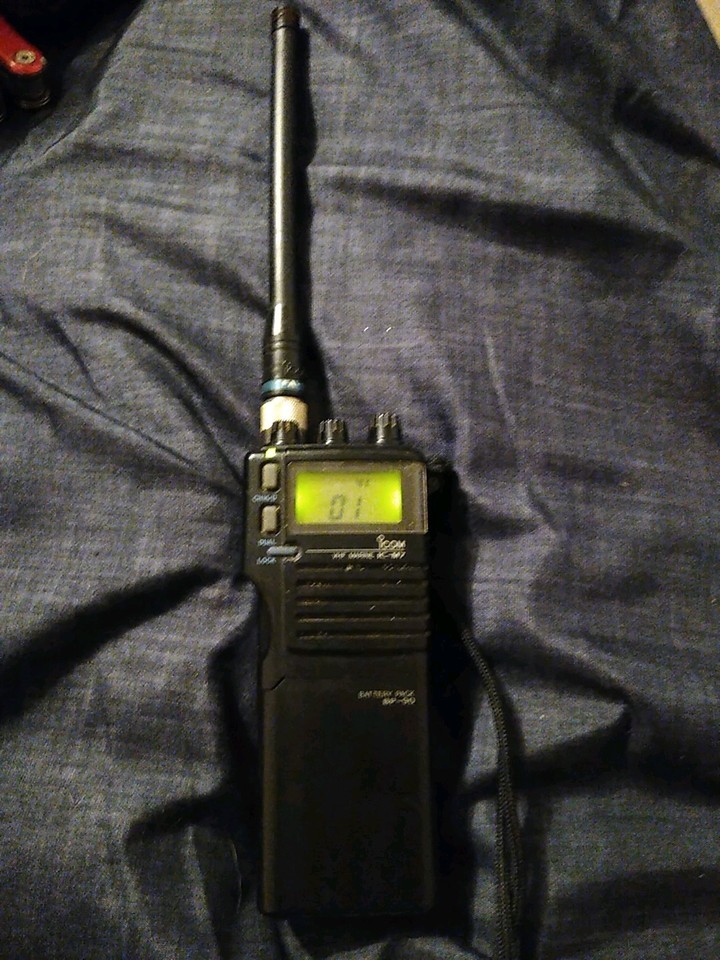 *USED* ICOM IC-M7 Handheld VHF Marine Radio *NEW AA BATTERIES INCLUDED ...