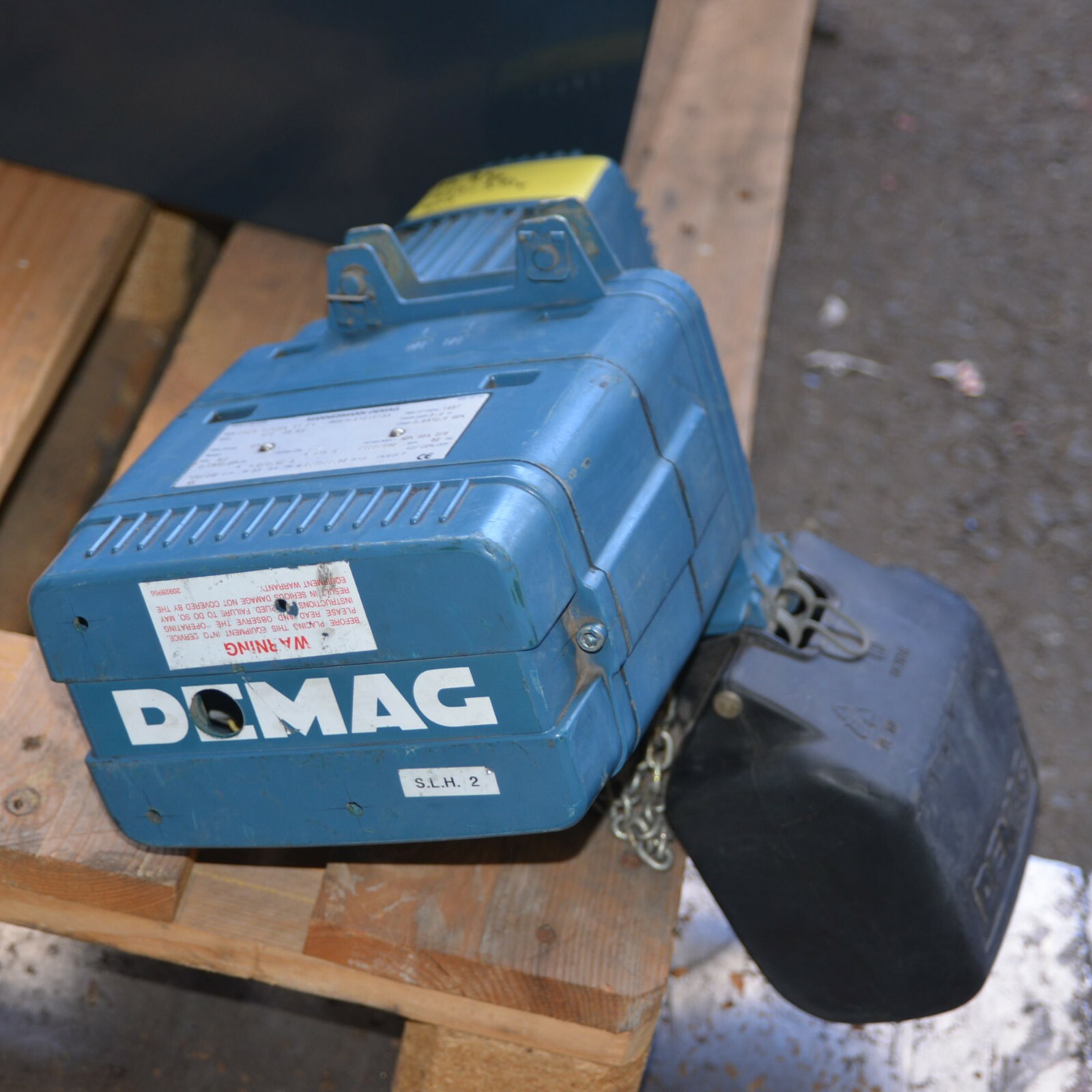 DEMAG-MANULIFT 3 phase MOTOR WINCH Overhead 3m Chain Hoist 35KG DKUN 1 ...