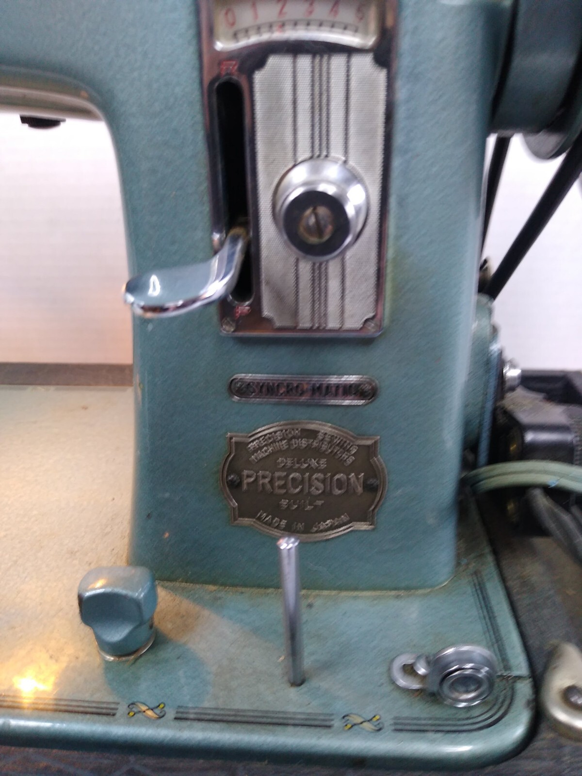 Kingston Deluxe Precision Syncro-Matic Sewing Machine In Case | eBay