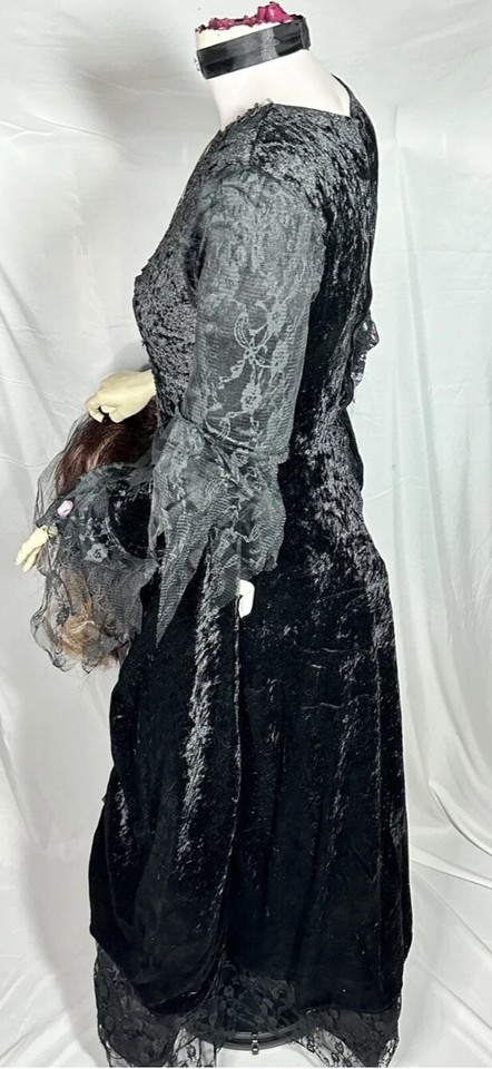 HTF Spirit Halloween LIFE SIZE Beheaded Gothic Bride 5' Animatronic ...