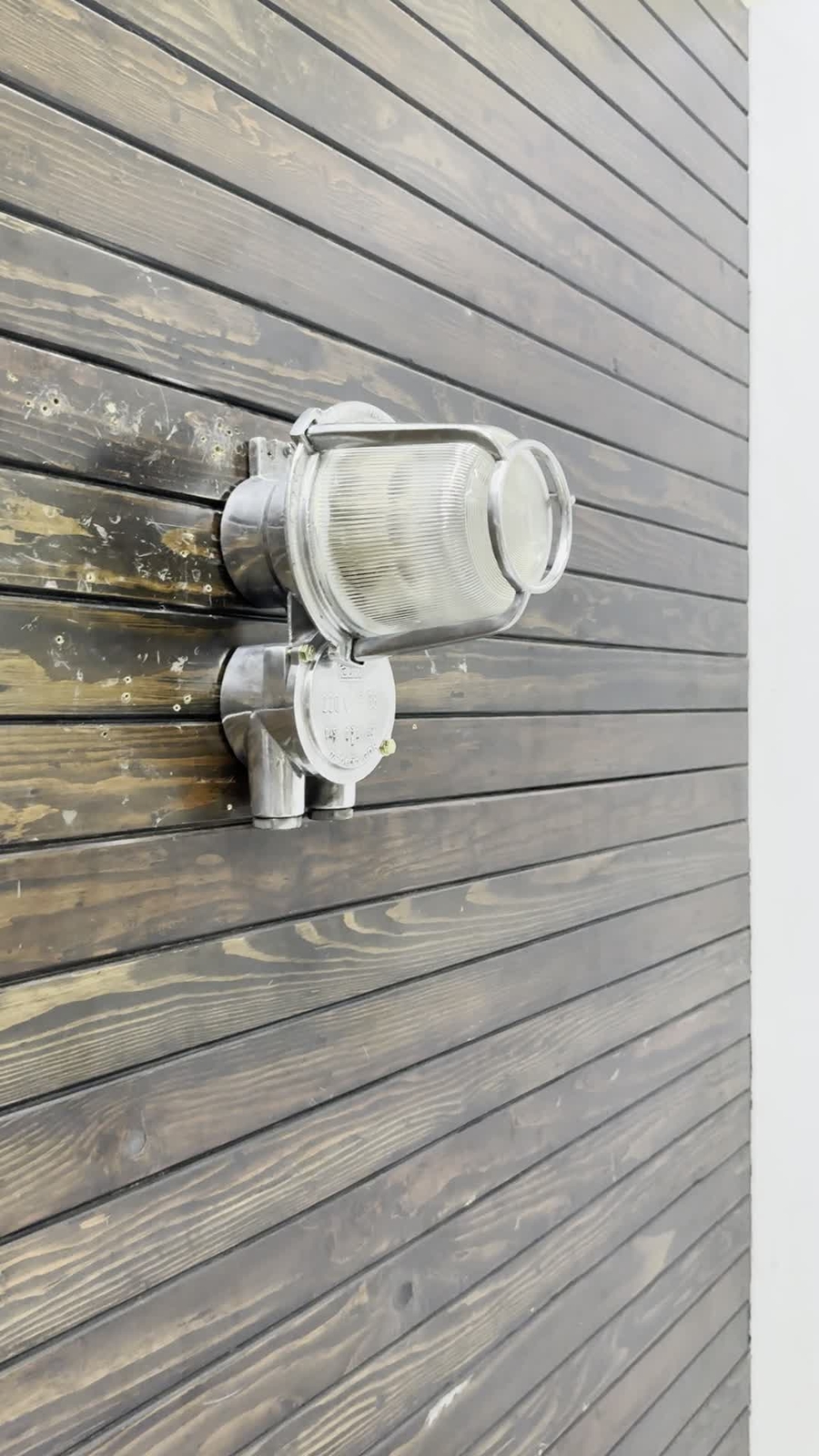Refurbished Vintage Ribbed Glass EOW Aluminum Bulkhead Post Mount Light ...